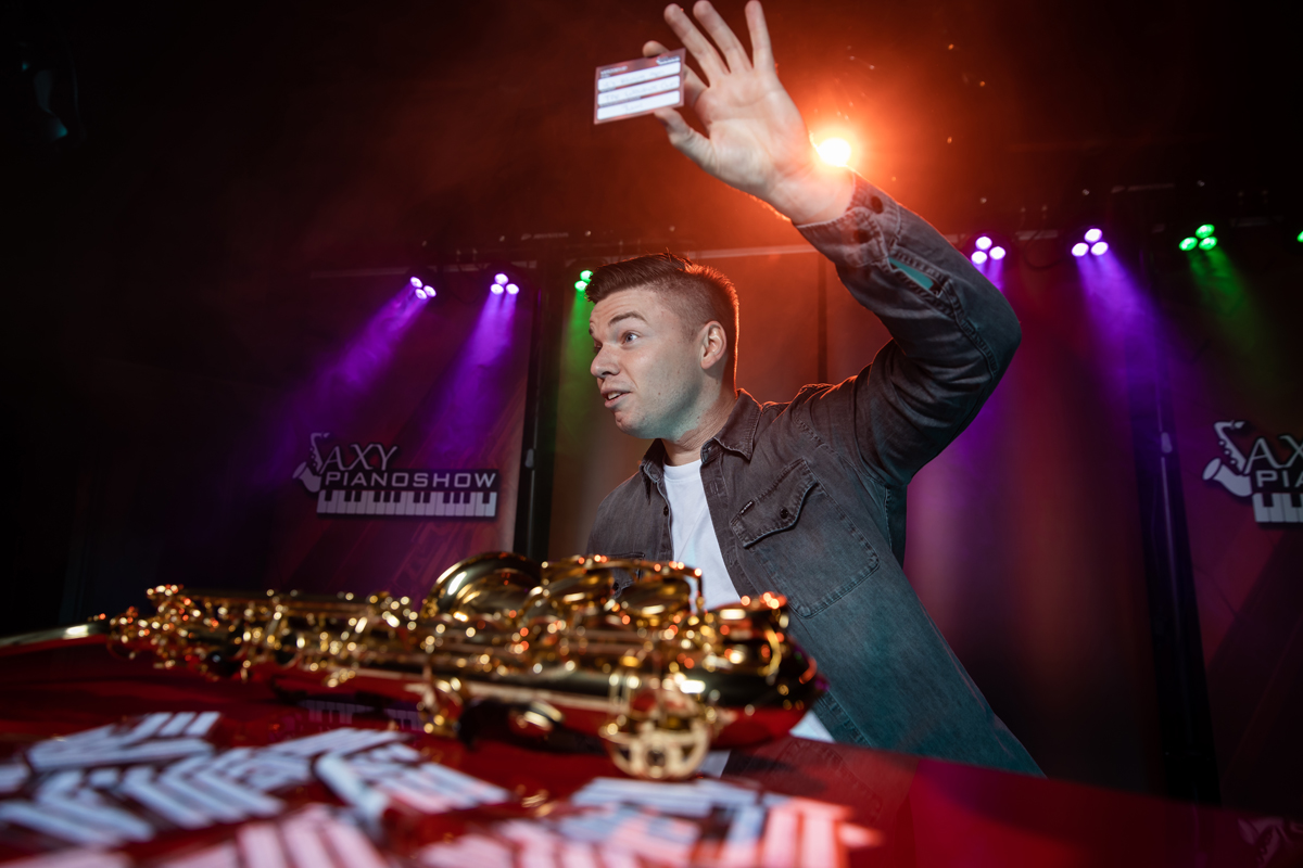 Een show op je bedrijfsfeest | Saxypianoshow